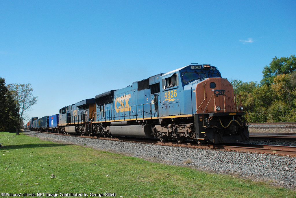 CSX 4826 screams past me at full throttle.